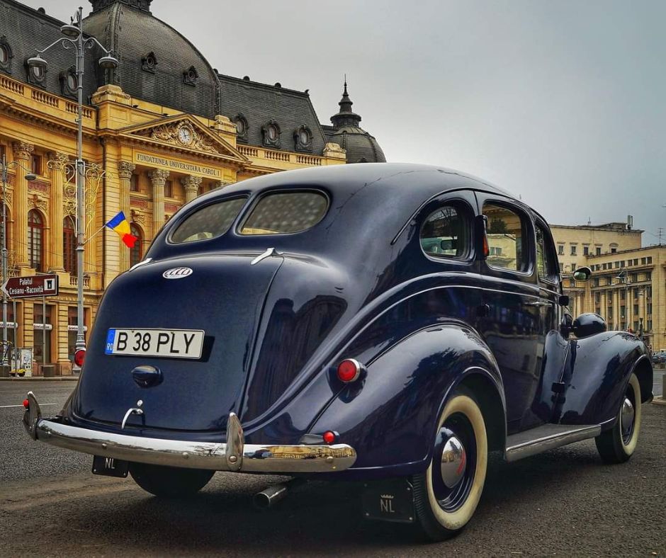 Masini de epoca Bucuresti. Ford Mustang Cabrio, Mercedes W123, Plymouth ...