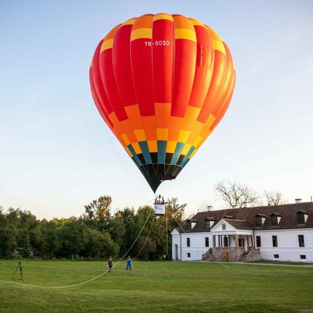 Zbor cu balonul cu aer cald in Covasna – CadouriPerfecte